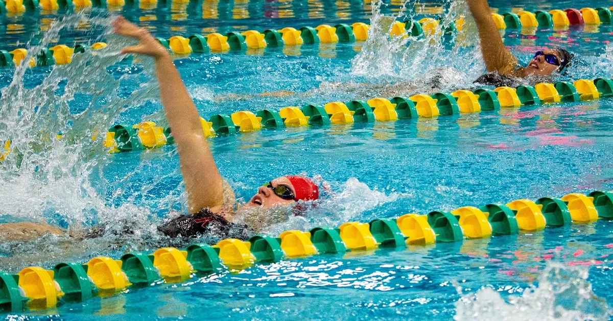 Comparison Of Age Of Peak Swimming Speed In Elite Backstroke Swimmers ...