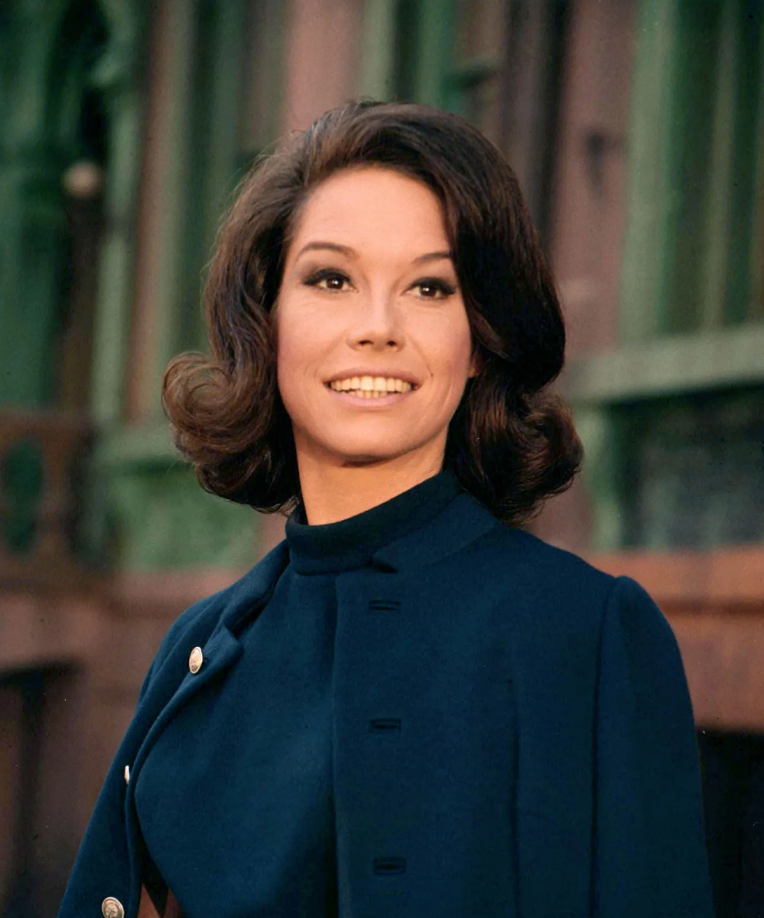 Mary Tyler Moore (1936-2017) - Life, Shows, & Key Facts