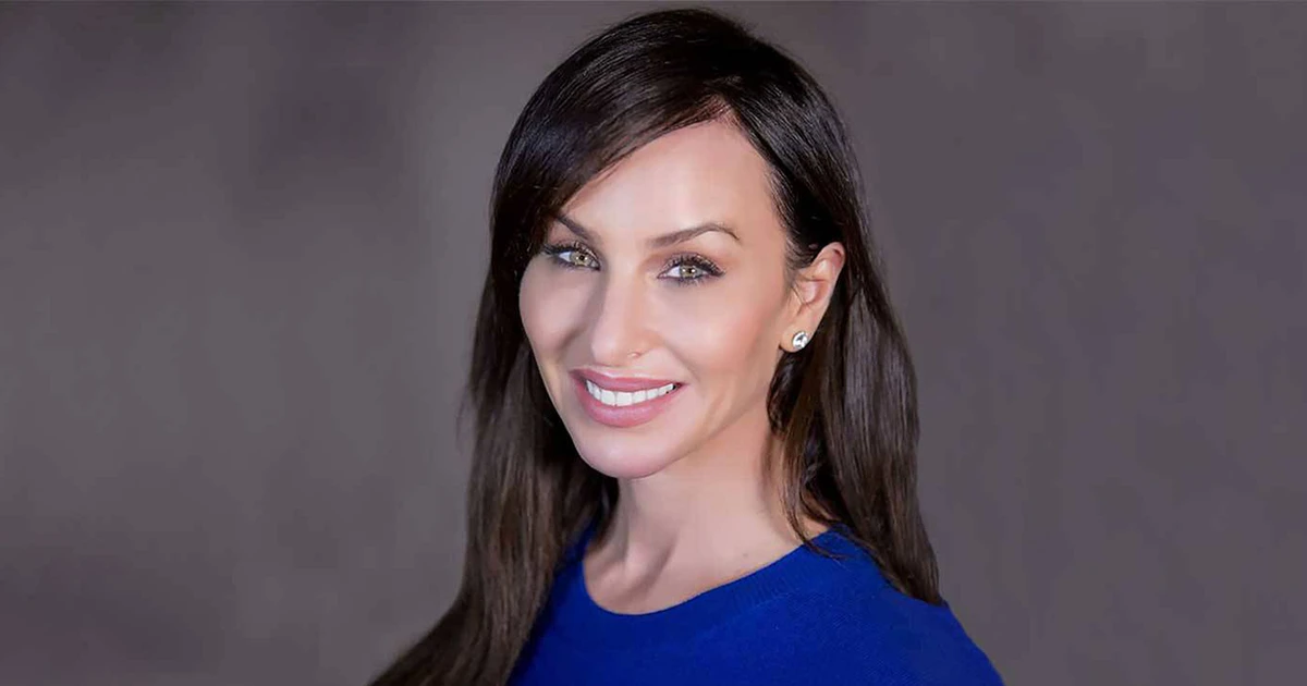 Molly Bloom - From Olympic Skiing To $100 Million Poker Queen